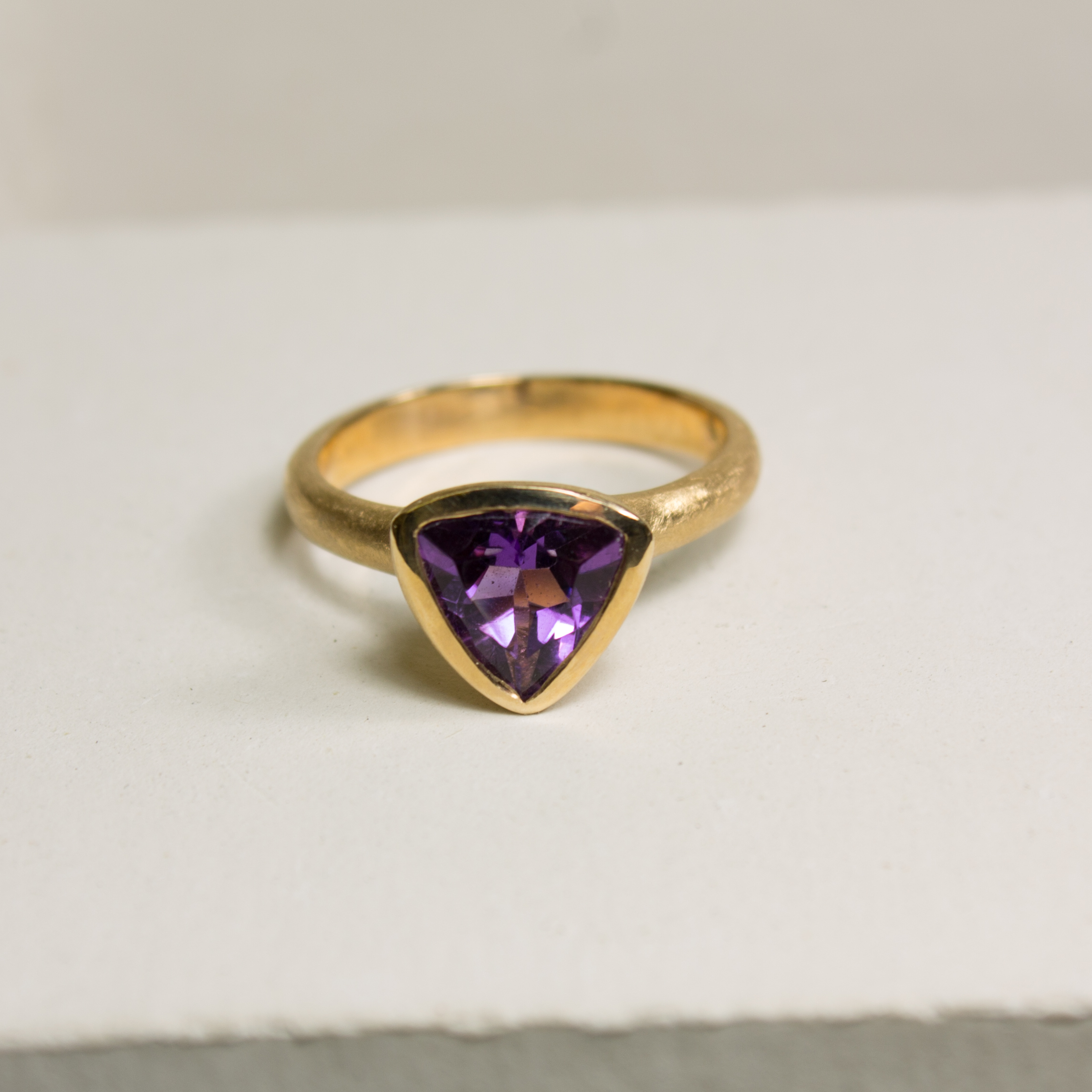 Rosegoldring mit Amethyststein - Goldschmiede Frechen